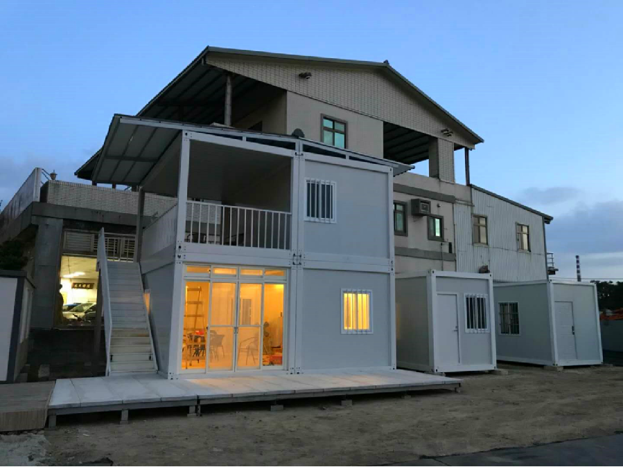 What does a modern villa built with containers loo - Dream Maker ...